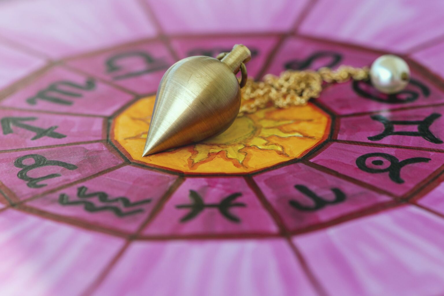 Initiation au pendule - Apprendre à faire du pendule pour les débutants